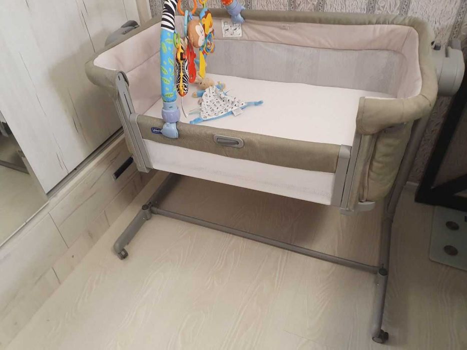 Продается детская кроватка Chicco Next2Me.