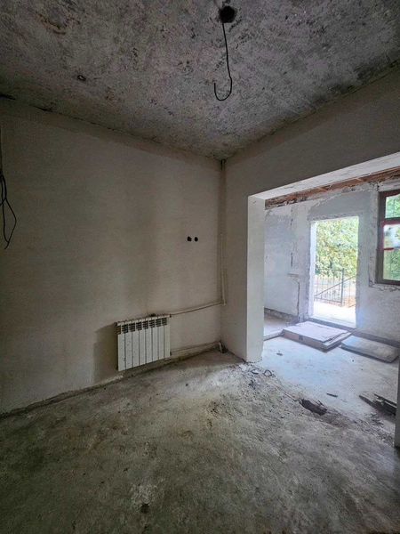 Kуйлюк 5.. Бекат 9. 5 qavatli domda 1qavatida 5xonali honadon sotaman,