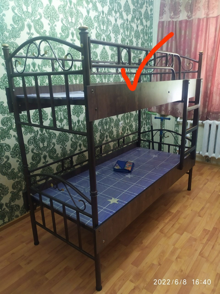 Срочно сотилади 2 қаватли Темир аралаш мебель кроват