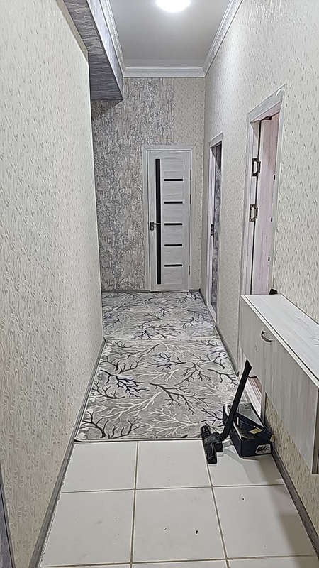 Ижарага квартира срочно 1 хонали хамма шароити бор. Чирчик шахрида 10-