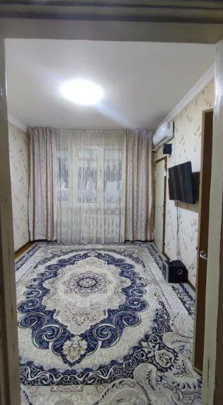 Чиланзарский р-он 2 квартал 2/1/4 Зеркалка