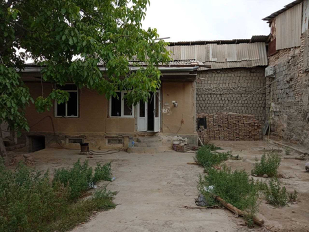 Limanadniy ko'chasida zudik bilan hovli sotiladi!