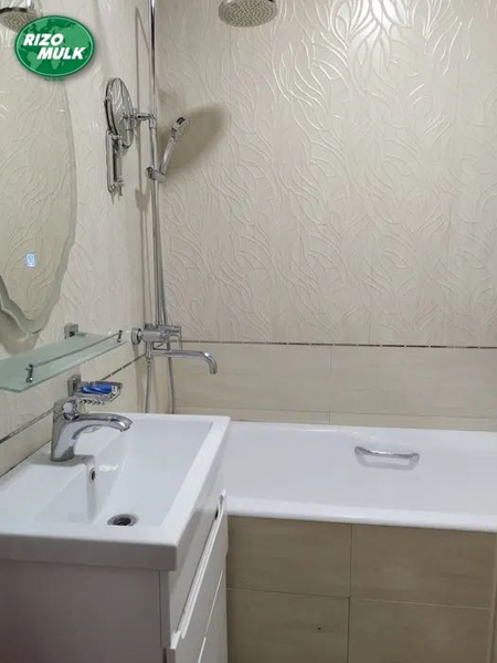 Продается 5 комнатная квартира на Буюк Ипак Йули. Буз базар. SA03