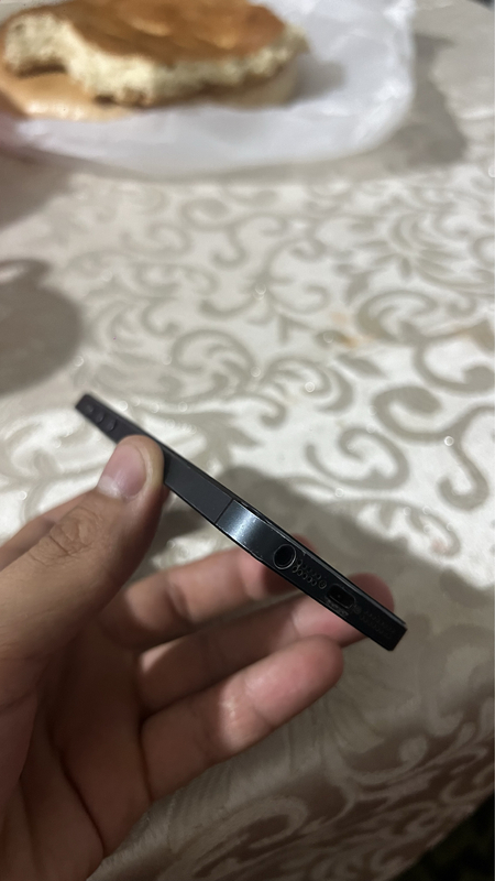 Iphone 5 .      .