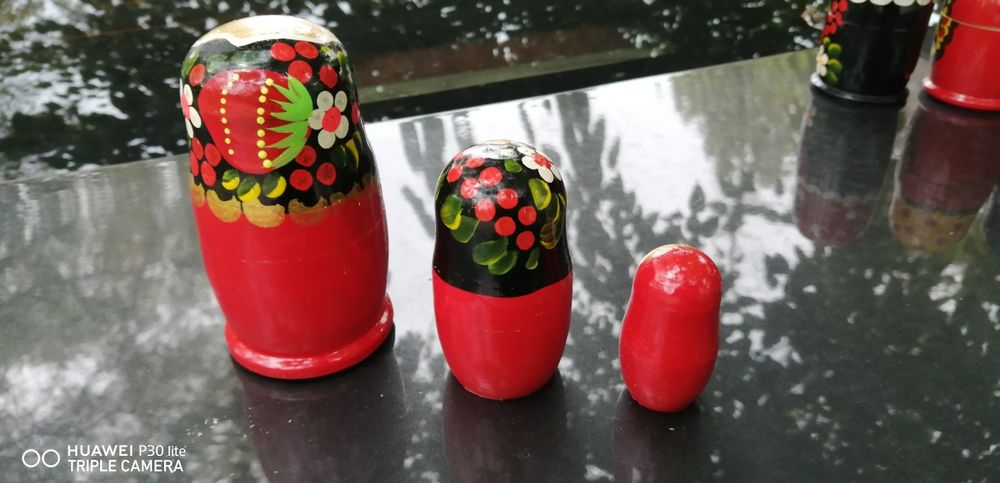 Деревянные красивые матрёшки.