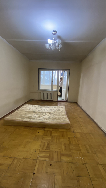 Продается 5 комнатная квартира в центре города, Узбекистанская