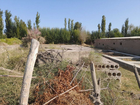 Beton bloklar va 5 dona plita