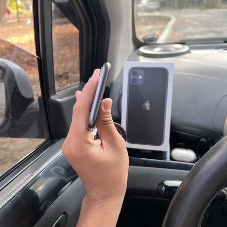 Iphone 11 64 gb karopkali ochilmagan