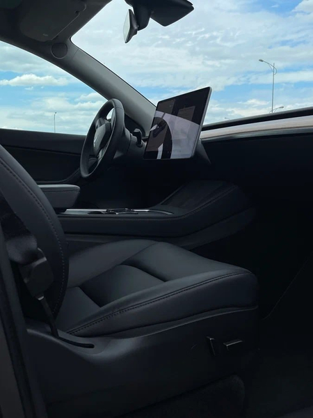 Tesla    Model Y