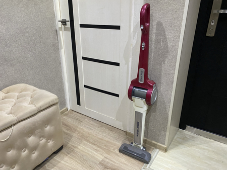 * Black & Decker ручной вертикальный пылесос (требуется замена аккумул