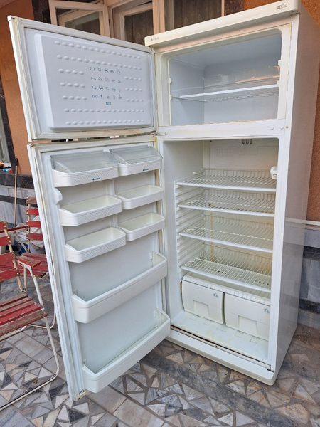 Холодильник Indesit б/у в хорошем состоянии