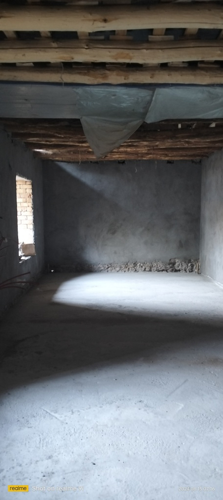 Hovli sotiladi 2.8 sotix