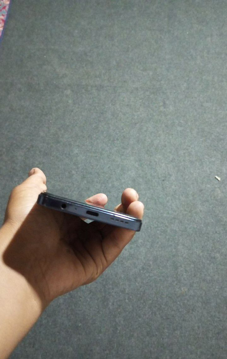 Tecno pova 5
Tel ajoyib holatda chaqa chuqalari bor
8/128
Iphone  dapl