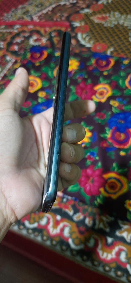 Vivo Y31 xotira 128 sotiladi.