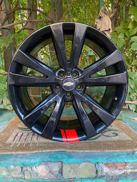 Chevrolet Double 5-Spoke Black Piano with Red Accents (Redline) R20