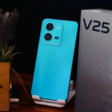 Продаю! Vivo V25 8+8/256GB 5G за 175 у.е!