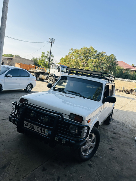 Niva 4x4 sotiladi