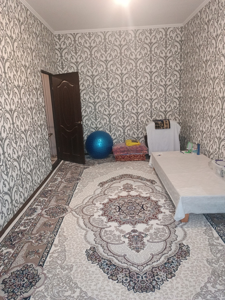 1 bir honali uy sotiladi