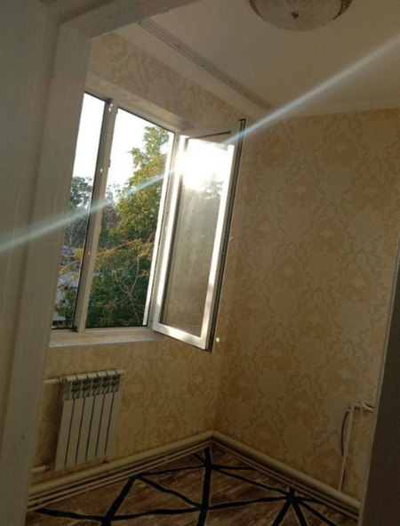 Yaxshi narxga zoʻr joydan 1*2/3/35m² boʻlgan shinam kvartira oilaga