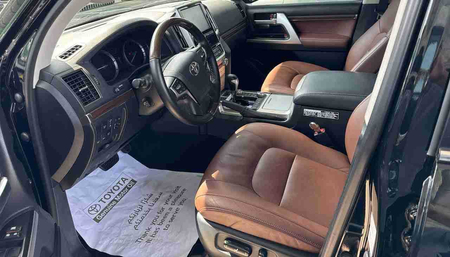 Toyota Land Cruiser 200 V8 5.7 год 2019