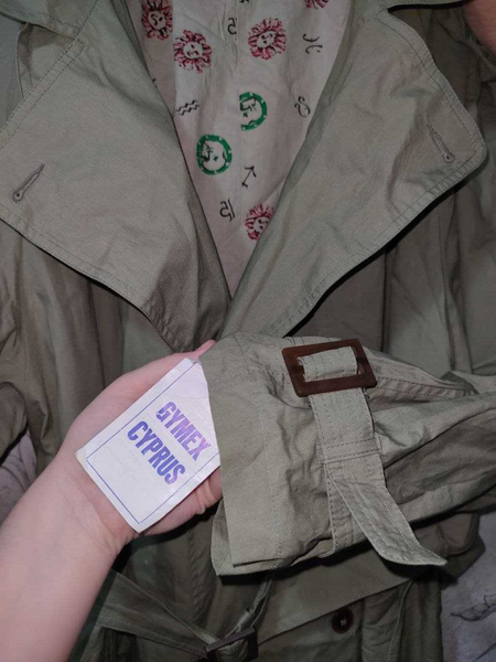 Продаются  плащи