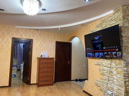 Квартира под офис м.Космонавтов Интерпол ул.Ю.Раджабий 3/1/4 73 м²