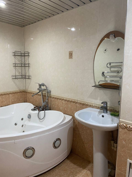 СРОЧНО ХАМЗА метро.  2 х комнатная сдается ! 450$