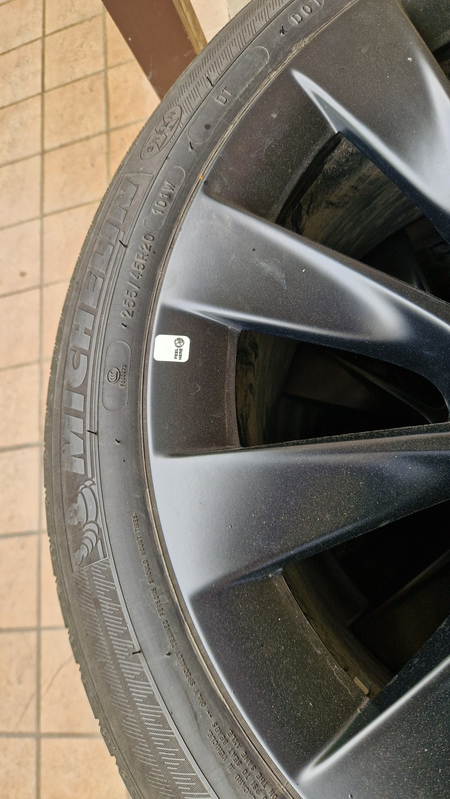 255/45R20 Tesla MY 2022
