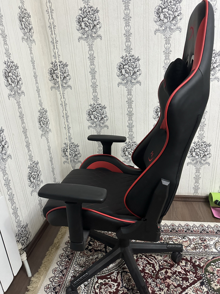 Игровое кресло HyperX Blast Core Black/Red