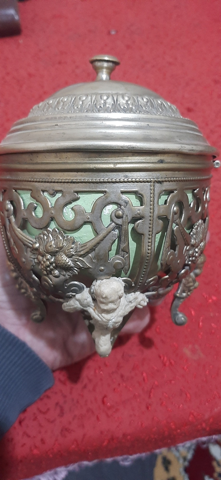 Срочно продам шкатулку 18 века антиквариат есть климо прба.