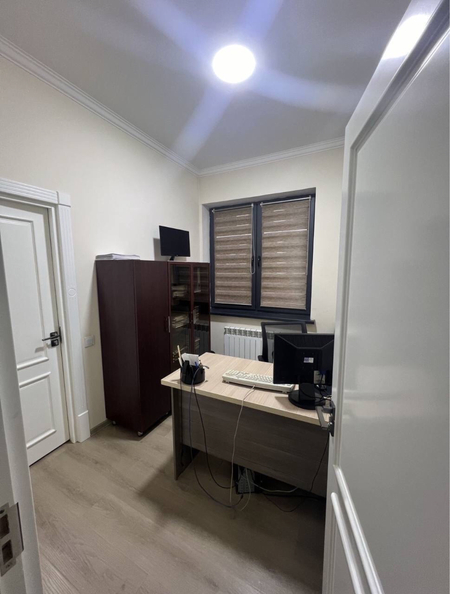 Продается Евро офис Ор-р: улица Бабур, Аэрапорт 109м2
