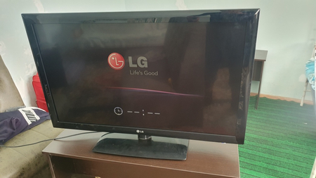 Телевизор LG (Размер 42)