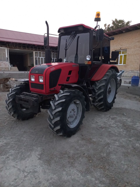 Traktor belarusssiya