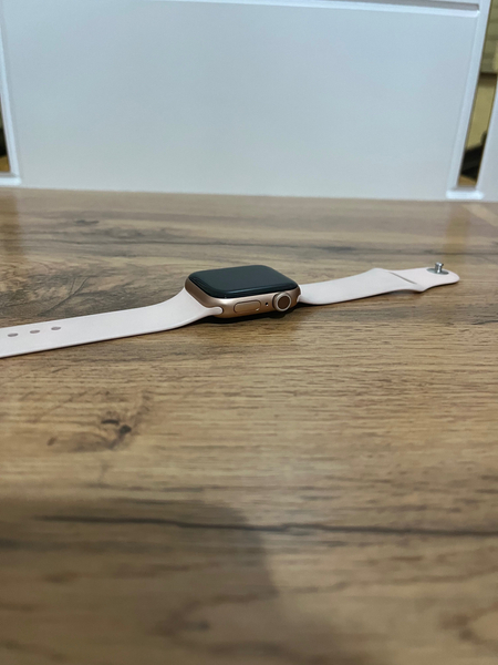 Apple Watch Series 6 Gold / 40mm USA