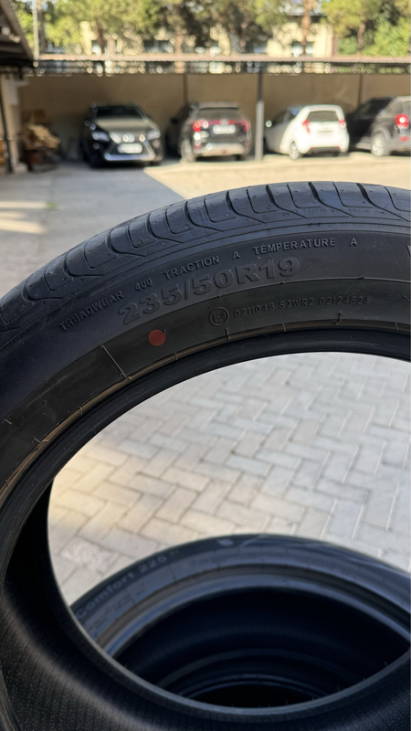 шина новый 235/50R19