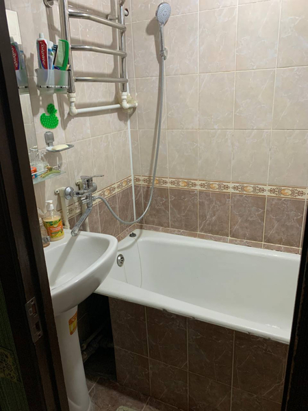 Sergeli 2 da 3 xona 4 etajda sotiladi