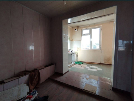 Продается 4х комнатная кв.5й этаж. 90м2. Микрорайон.