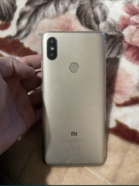 Redmi c2 sotiladi kelishtirib beriladi  250000 som ekran azgina singan
