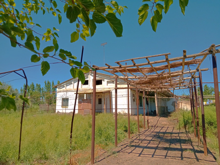 жай сатылады, развилка сооружение каналга жакын, 5 хана, 15 сотка жер