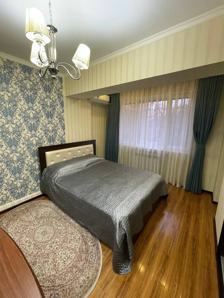 Центр 2/5/9 ЦУМ, метро Космонавтов