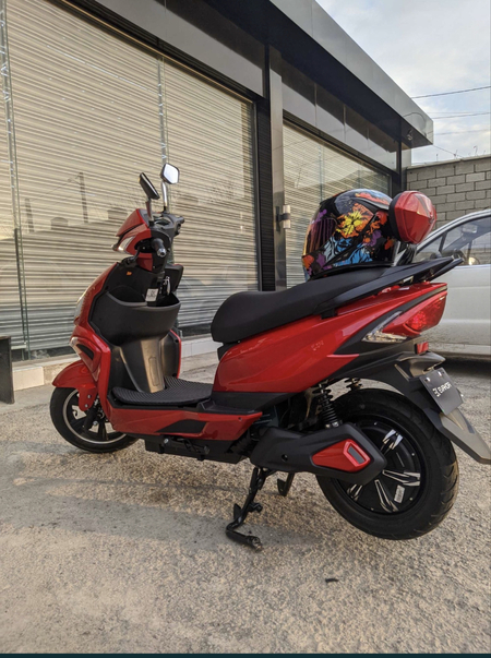 Продам электроскутор 2000w 72/38 100/130km