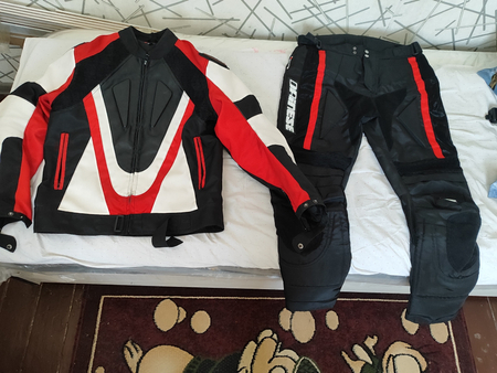 Продам мото экипировку Dainese