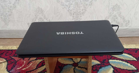 Noutbuk Samsung Tez ishlidi