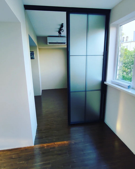 Razvijnoy dver v stil loft
