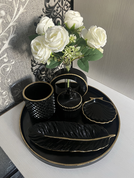 shkatulka va decorlar