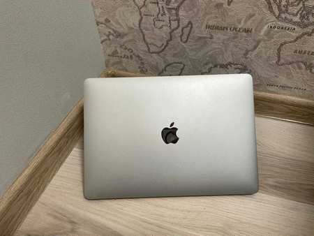 Macbook, 16/512GB, + Zaryadchik Srochna sotiladi