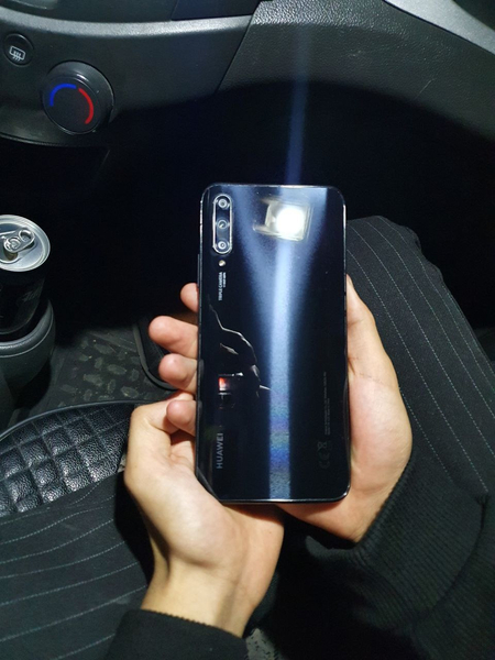 Huawei Y9S 6/128 xolati zo'r