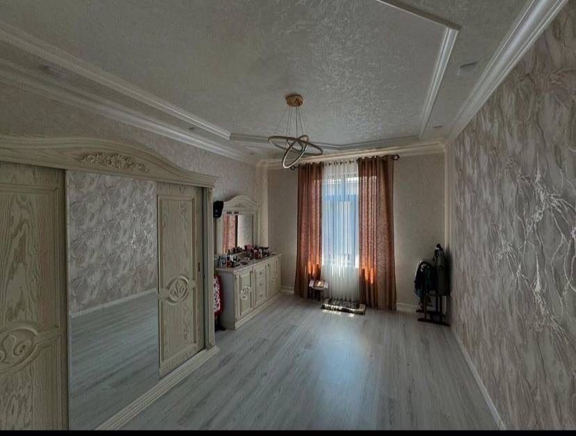 Срочно!!! Продается огромный дом с двумя домами разного уровня.