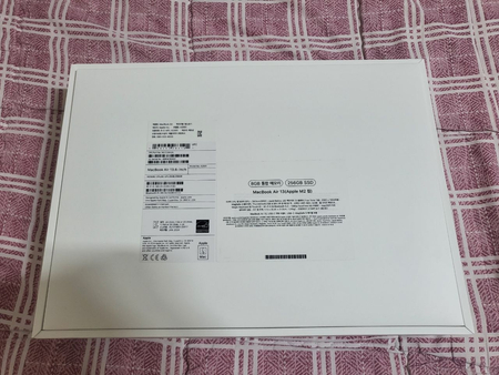 Macbook Air M2 midnight blue 13 dyum yangi sotiladi.