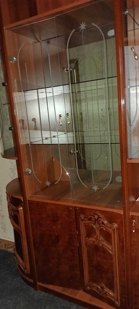 Стенка для гостиной в хорошем состоянии.